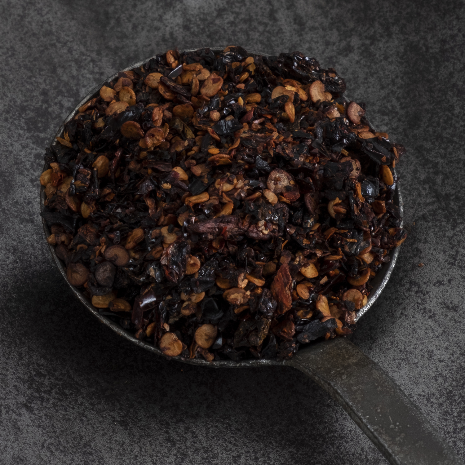 Chili Chipotle geräuchert, geschrotet 50g - schwarzenbach.ch